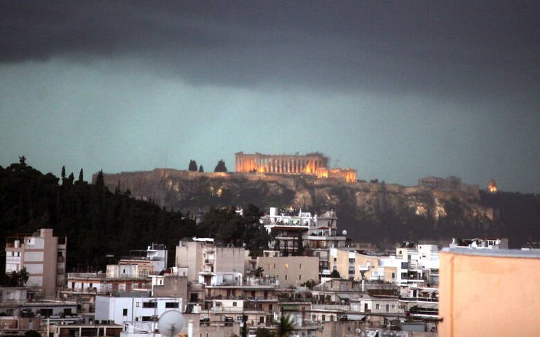Κεραυνός έπεσε στην Ακρόπολη - Τέσσερις τραυματίες - piperatanews